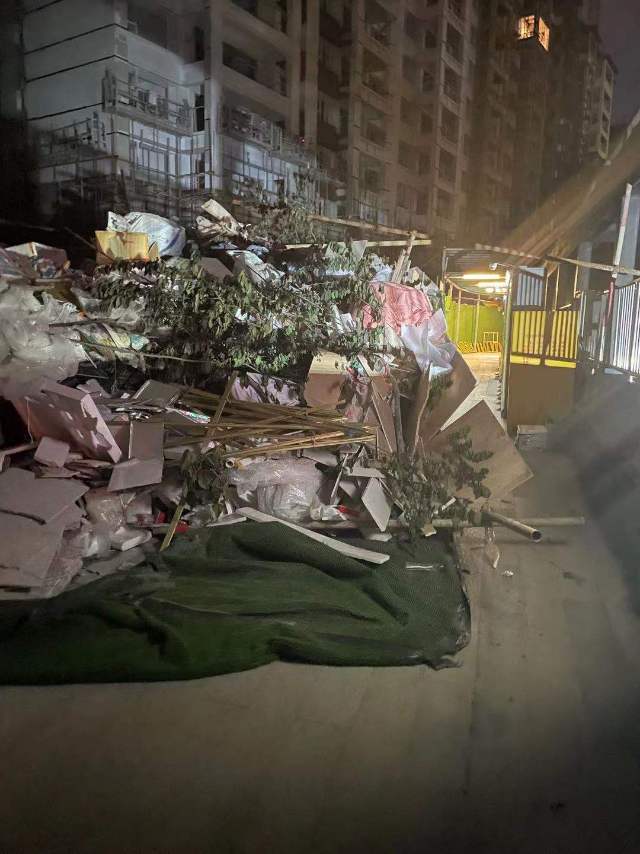 中洲锦城湖岸后门长期违规堆放建渣！行人危险-群众呼声四川问政-四川省网上群众工作平台-高新区委书记